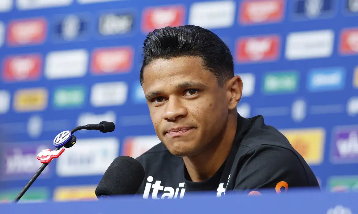Aposta de Ancelotti, Douglas Santos explica apoio tático a Vini Jr ...
